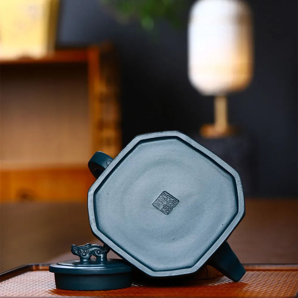 Yixing Zisha Teapot [The Dragon] (Tian Qing Ni - 220ml) – YIQIN TEA HOUSE 一沁茶舍